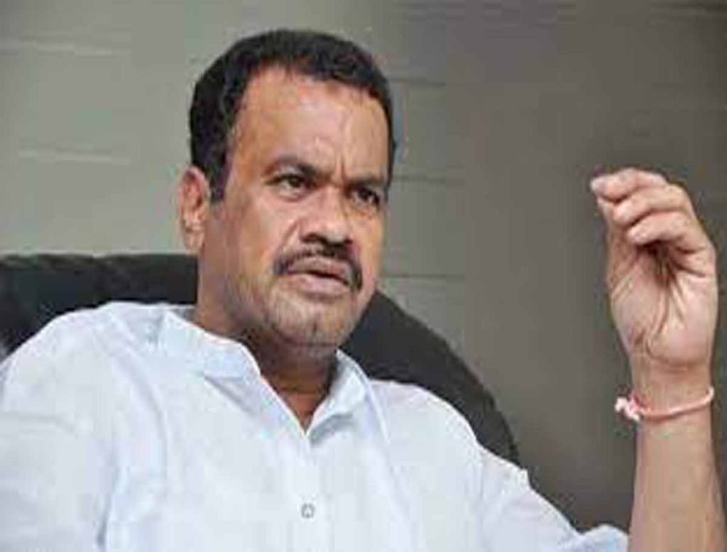 MP Komatireddy Venkat Reddy Targets TPCC Chief | HydNow
