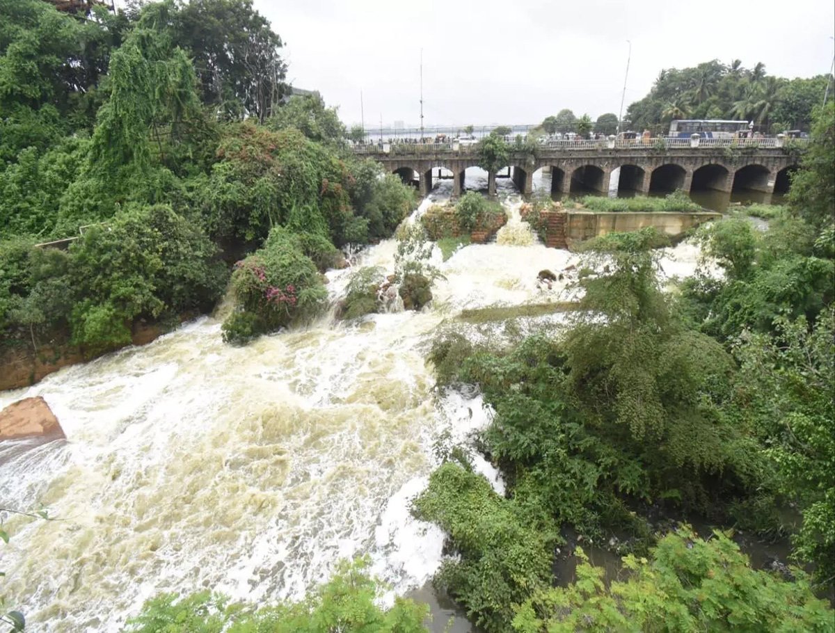 Danger Bells Ringing at Hussain Sagar: Flood Effect Telangana Projects ...