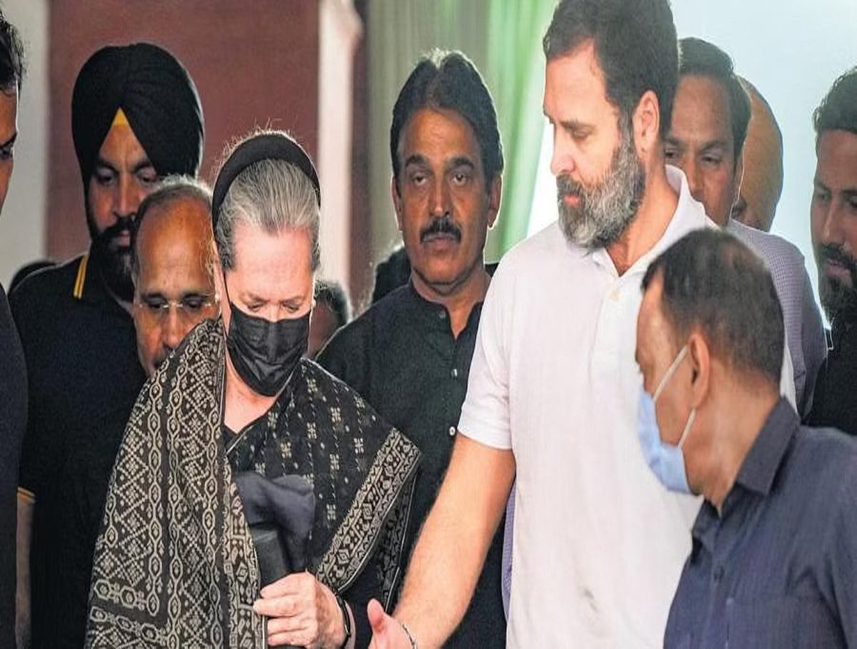 Rahul Gandhi Along With Mother Sonia Arrived At Parliament | HydNow