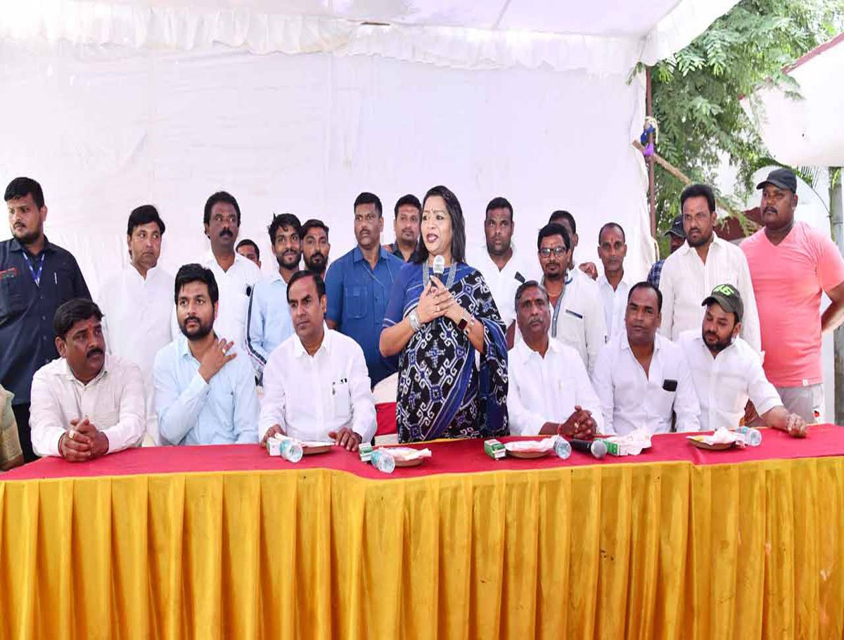 Resolve Complaints In The Ward Office As Per Citizen Chart: GHMC Mayor ...